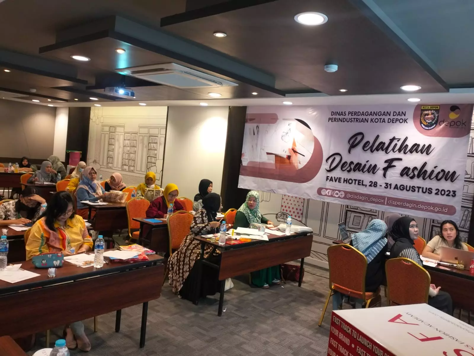 Disdagin Latih Puluhan Desainer Depok Disdagin Latih Puluhan Desainer Depok